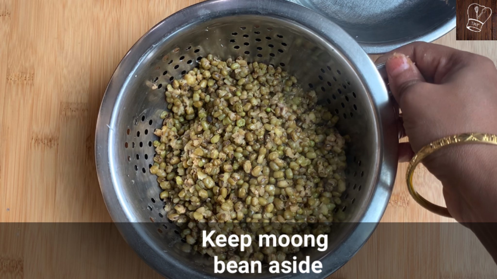 Pachai Payaru Vella Sundal | Green gram sweet sundal - Traditionally ...