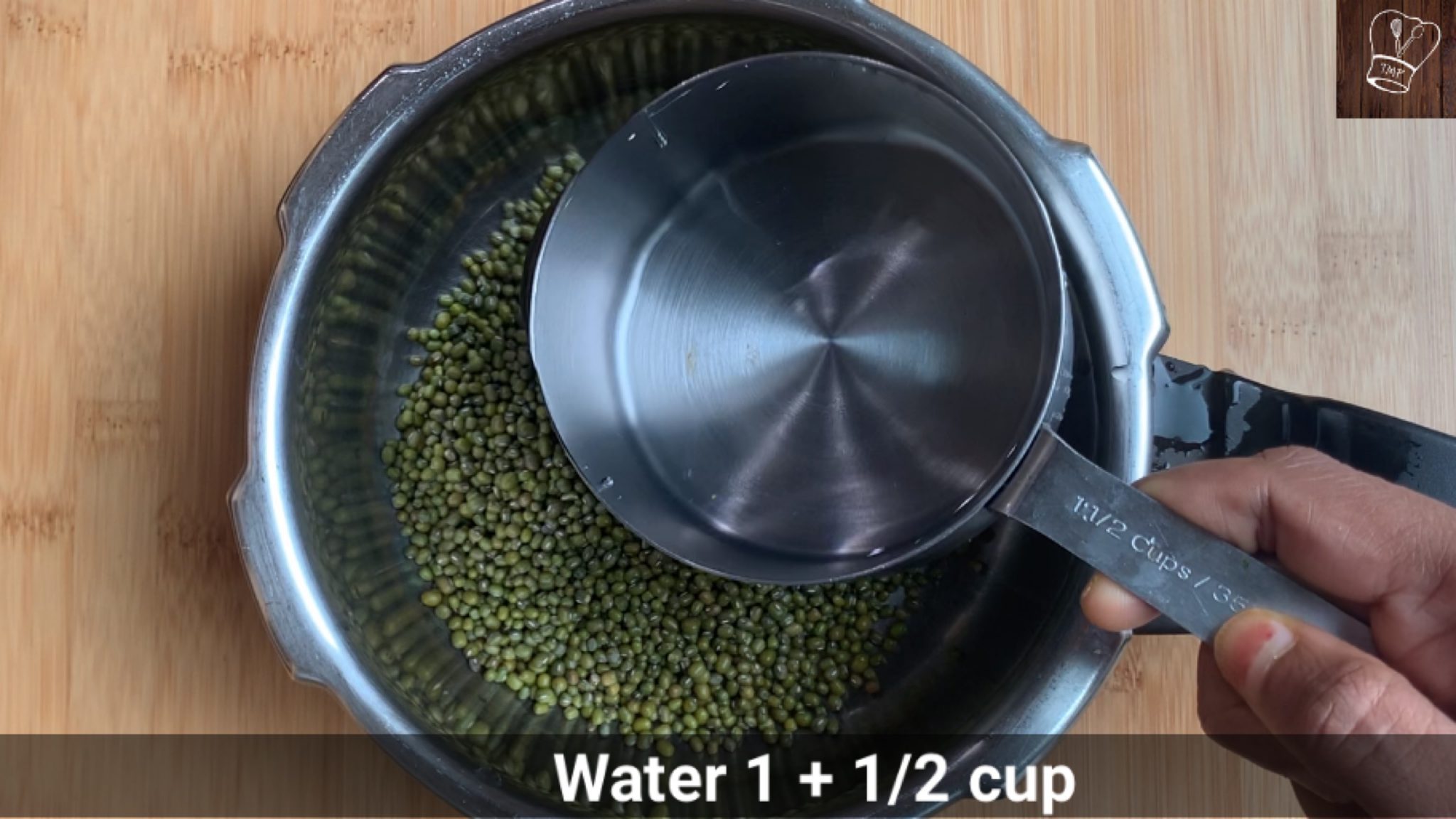 Pachai Payaru Vella Sundal | Green gram sweet sundal - Traditionally ...