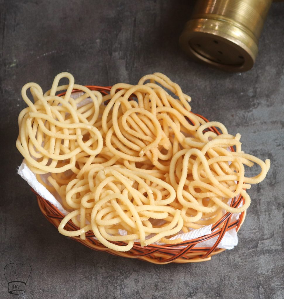 Thenkuzhal murukku | Thengozhal recipe - Traditionally Modern Food