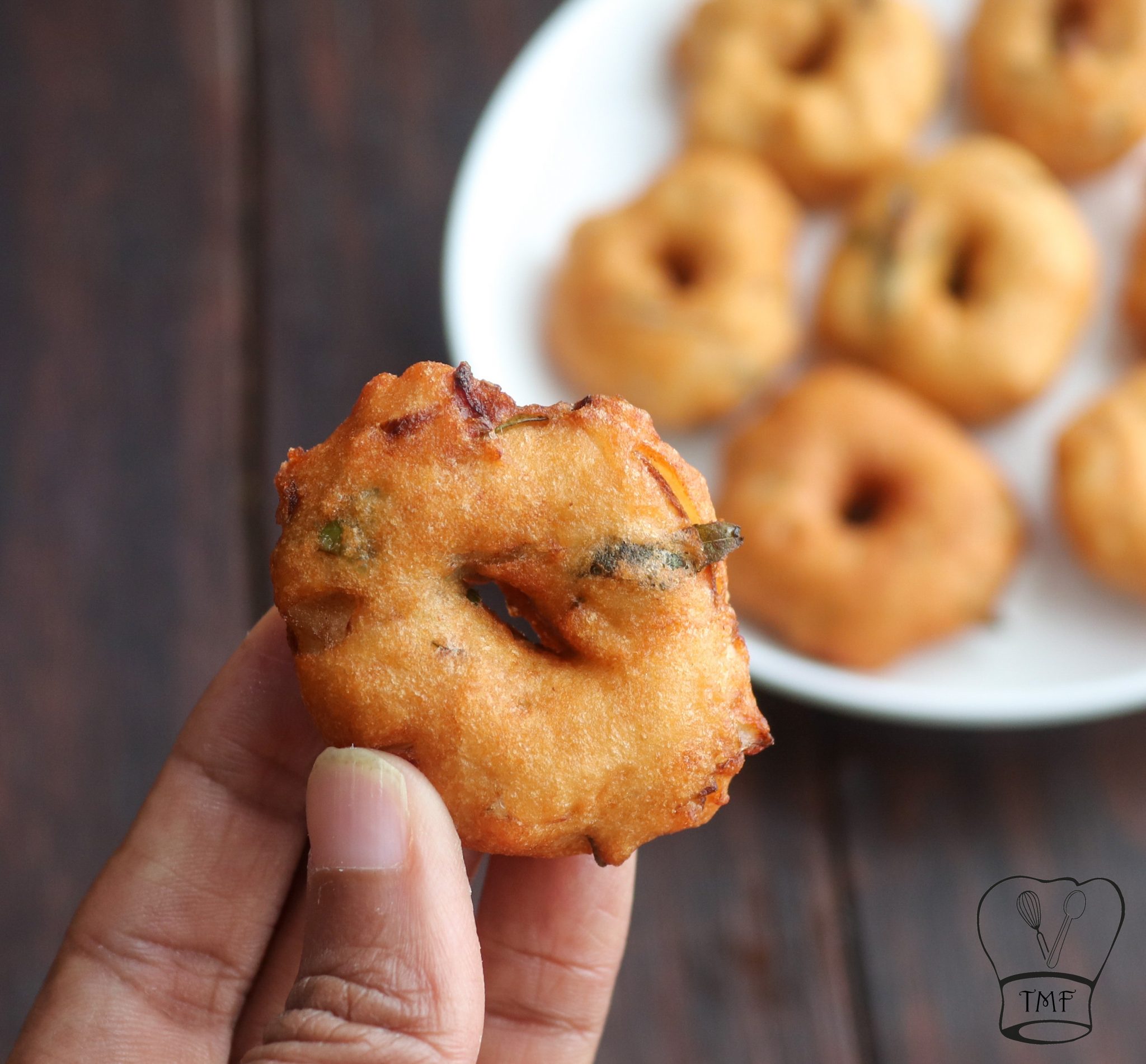 Vada recipe | Ulundhu vadai | Medu vada - Traditionally Modern Food