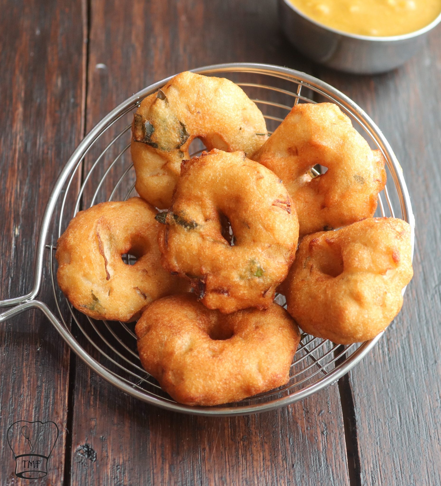 Vada recipe | Ulundhu vadai | Medu vada - Traditionally Modern Food
