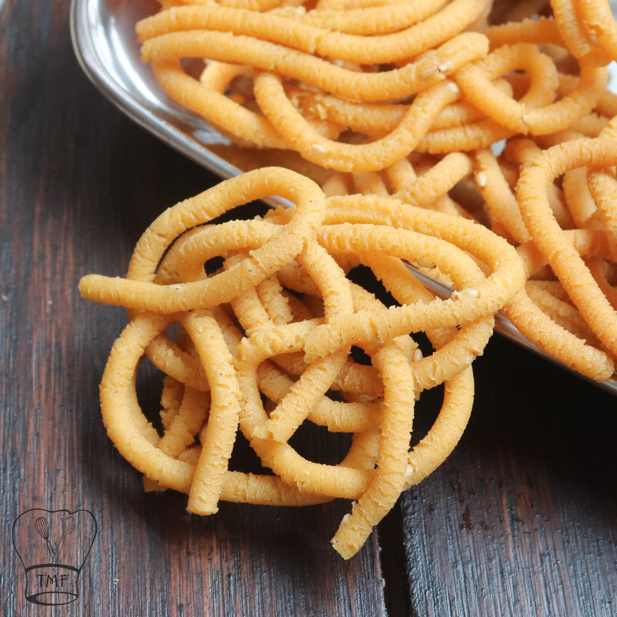 Poondu murukku | Garlic murukku - Traditionally Modern Food