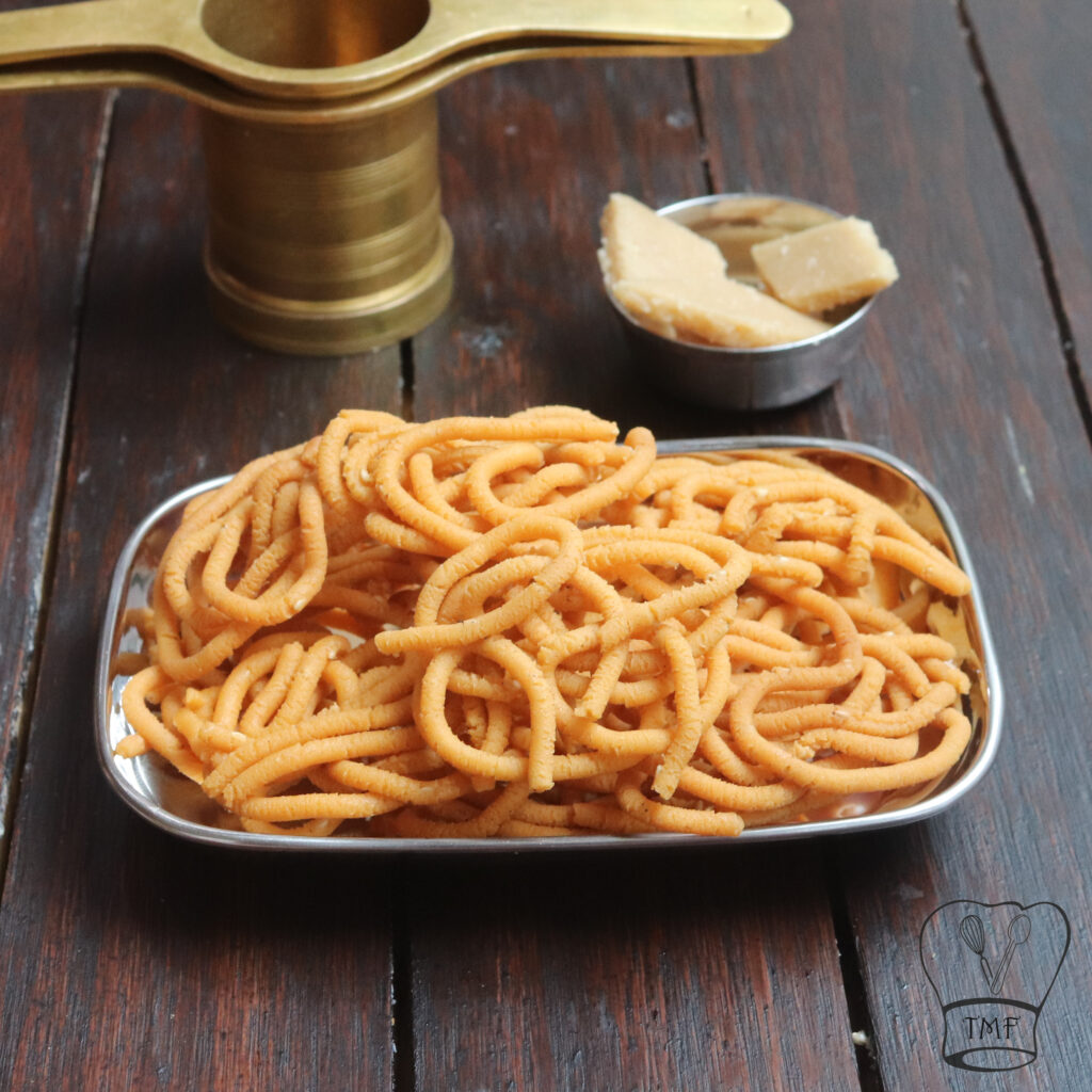 Poondu murukku | Garlic murukku - Traditionally Modern Food