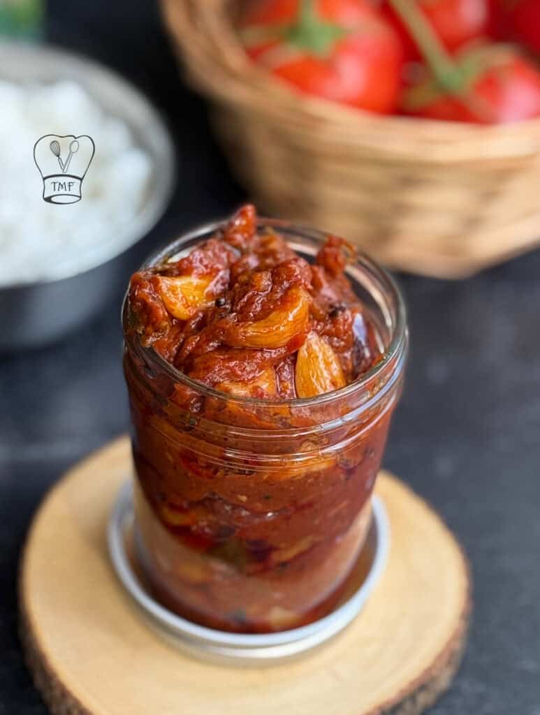 Andhra style Tomato garlic pickle | Thakkali poondu thokku ...