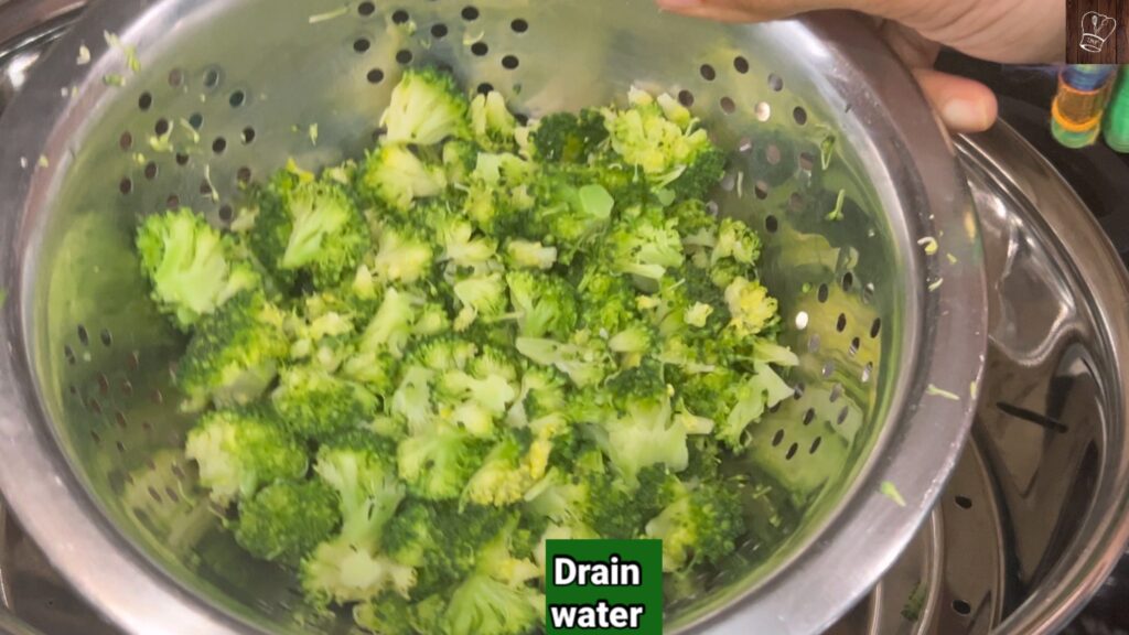 Broccoli poriyal | South Indian Broccoli curry - Traditionally Modern Food