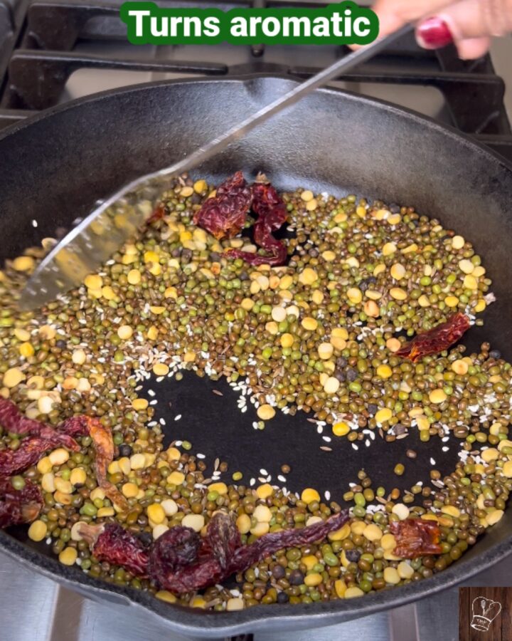 Pachai payaru paruppu podi | Green gram idli podi - Traditionally ...