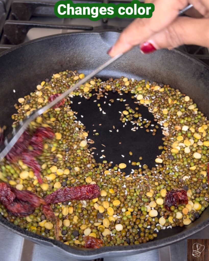 Pachai payaru paruppu podi | Green gram idli podi - Traditionally ...
