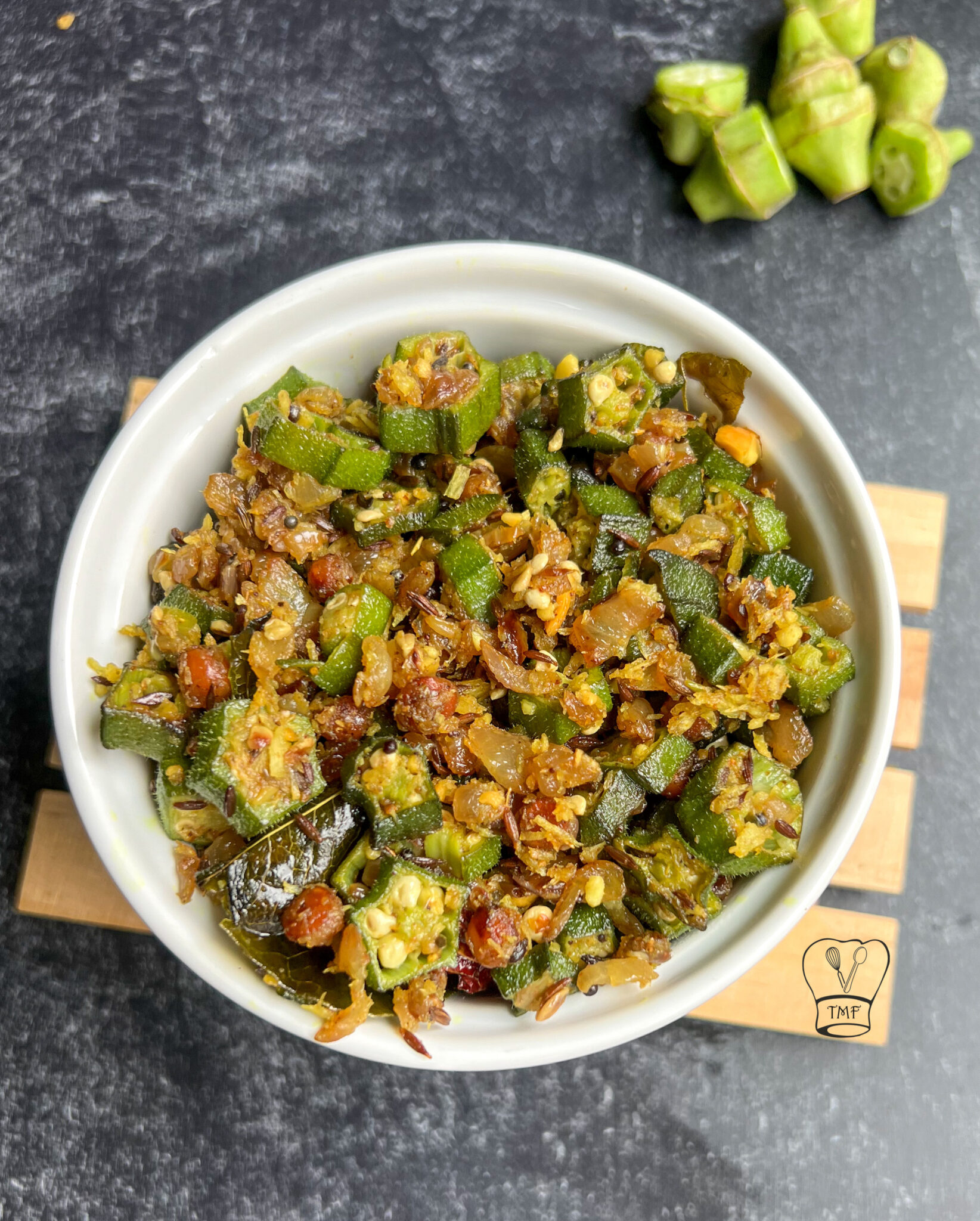 Hotel style Vendakkai poriyal | masala vendakka curry - Traditionally ...